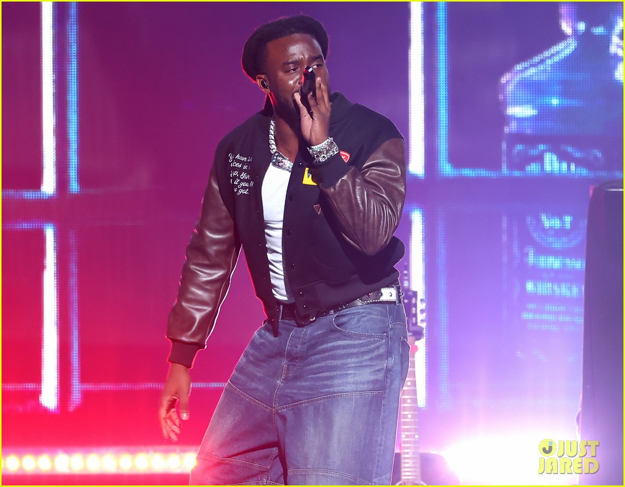 Benson Boone Bares Abs at Jingle Ball L.A. as Meghan Trainor, Madison ...