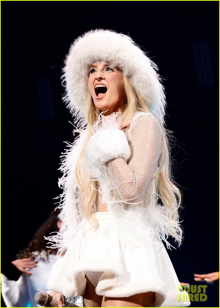 Benson Boone Bares Abs at Jingle Ball L.A. as Meghan Trainor, Madison ...