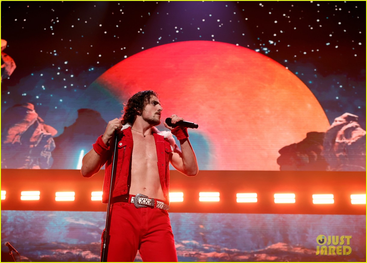 Benson Boone Bares Abs at Jingle Ball L.A. as Meghan Trainor, Madison ...