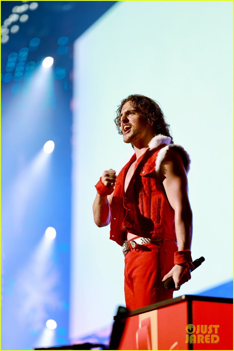 Benson Boone Bares Abs at Jingle Ball L.A. as Meghan Trainor, Madison ...