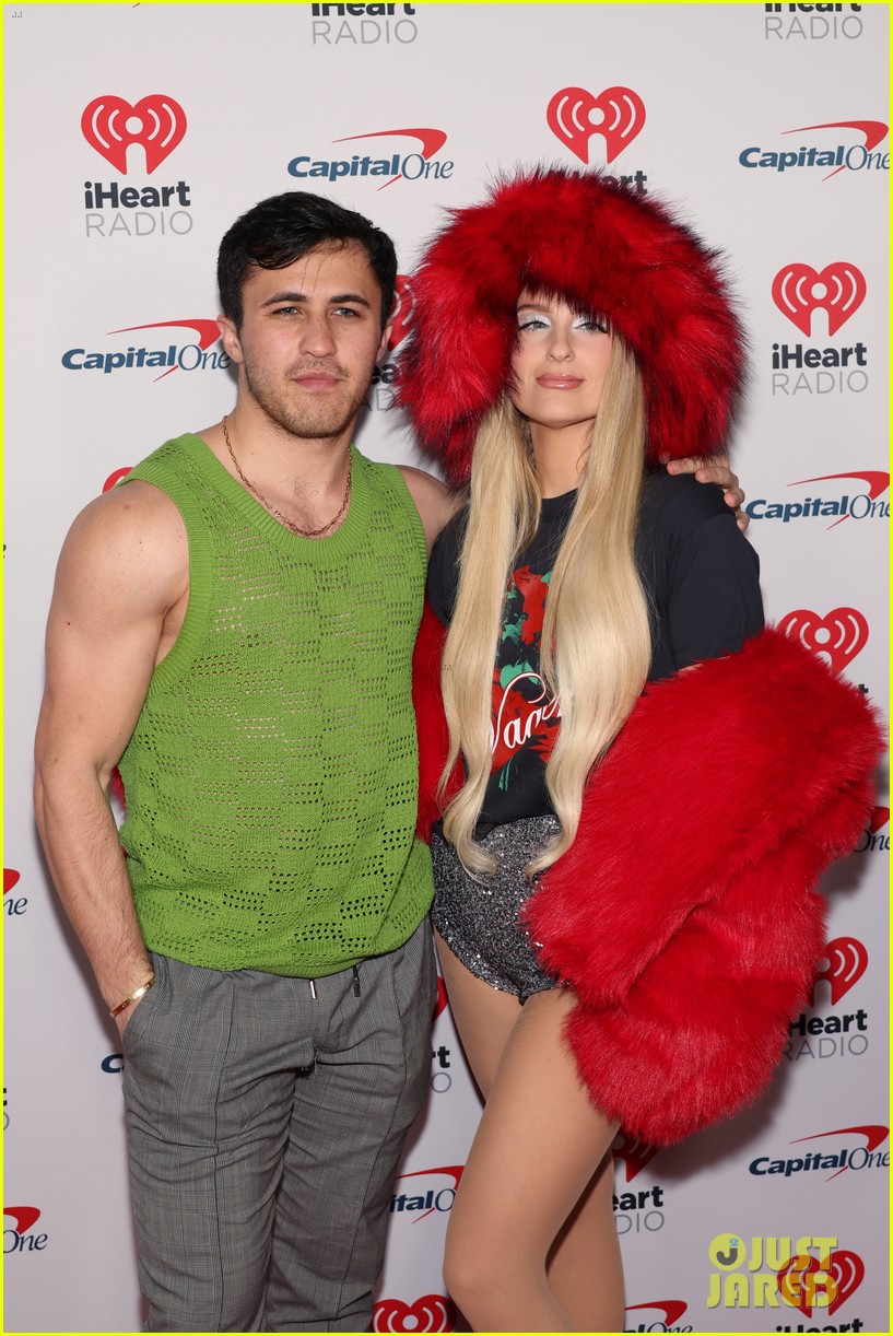 Benson Boone Bares Abs at Jingle Ball L.A. as Meghan Trainor, Madison ...