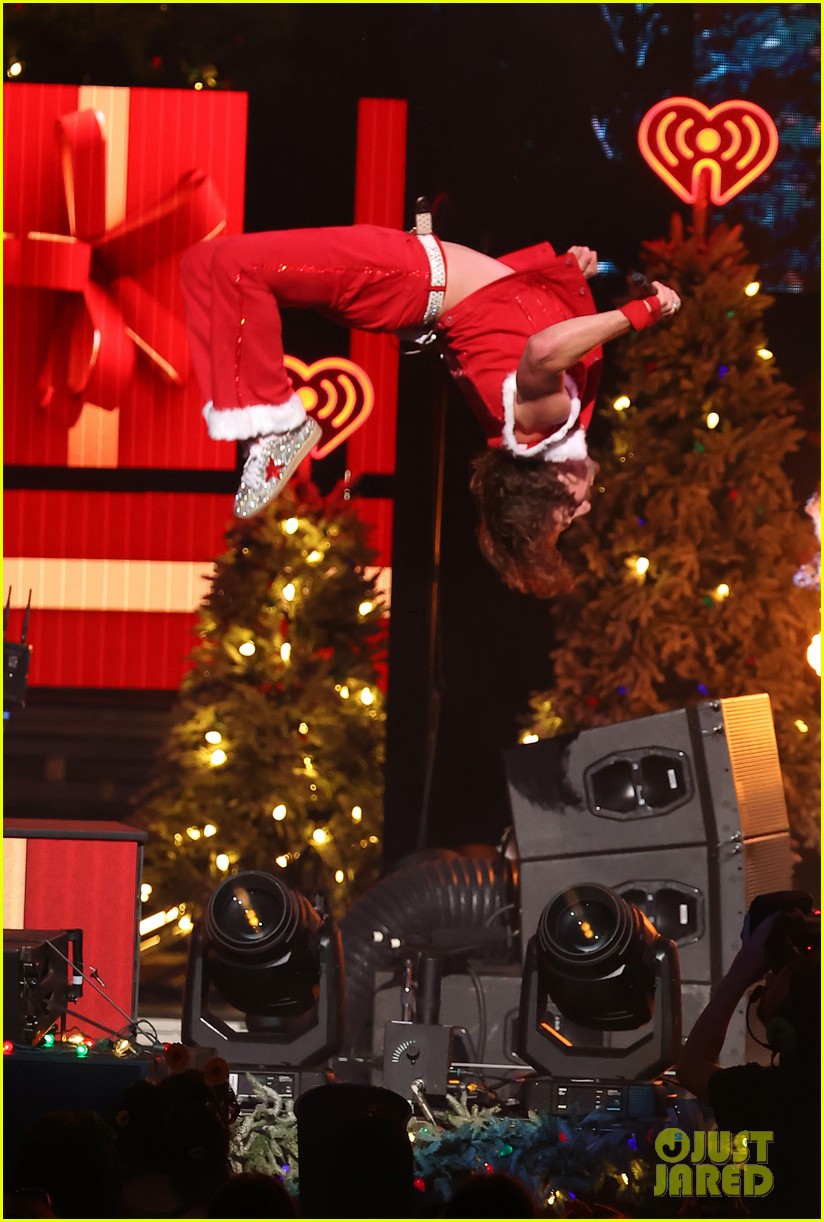 Benson Boone Bares Abs at Jingle Ball L.A. as Meghan Trainor, Madison ...