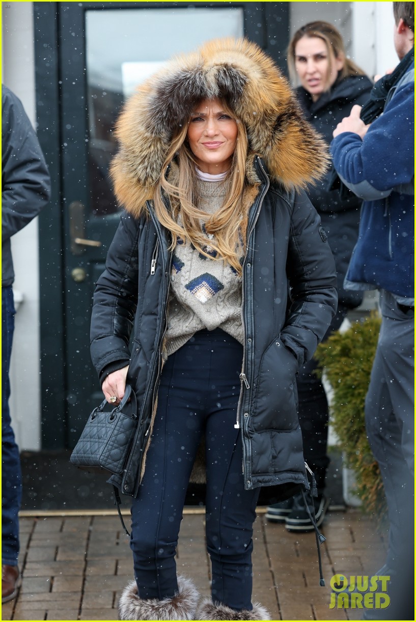 Jennifer Lopez Gives Inside Look at Christmas With Her Family!: Photo ...