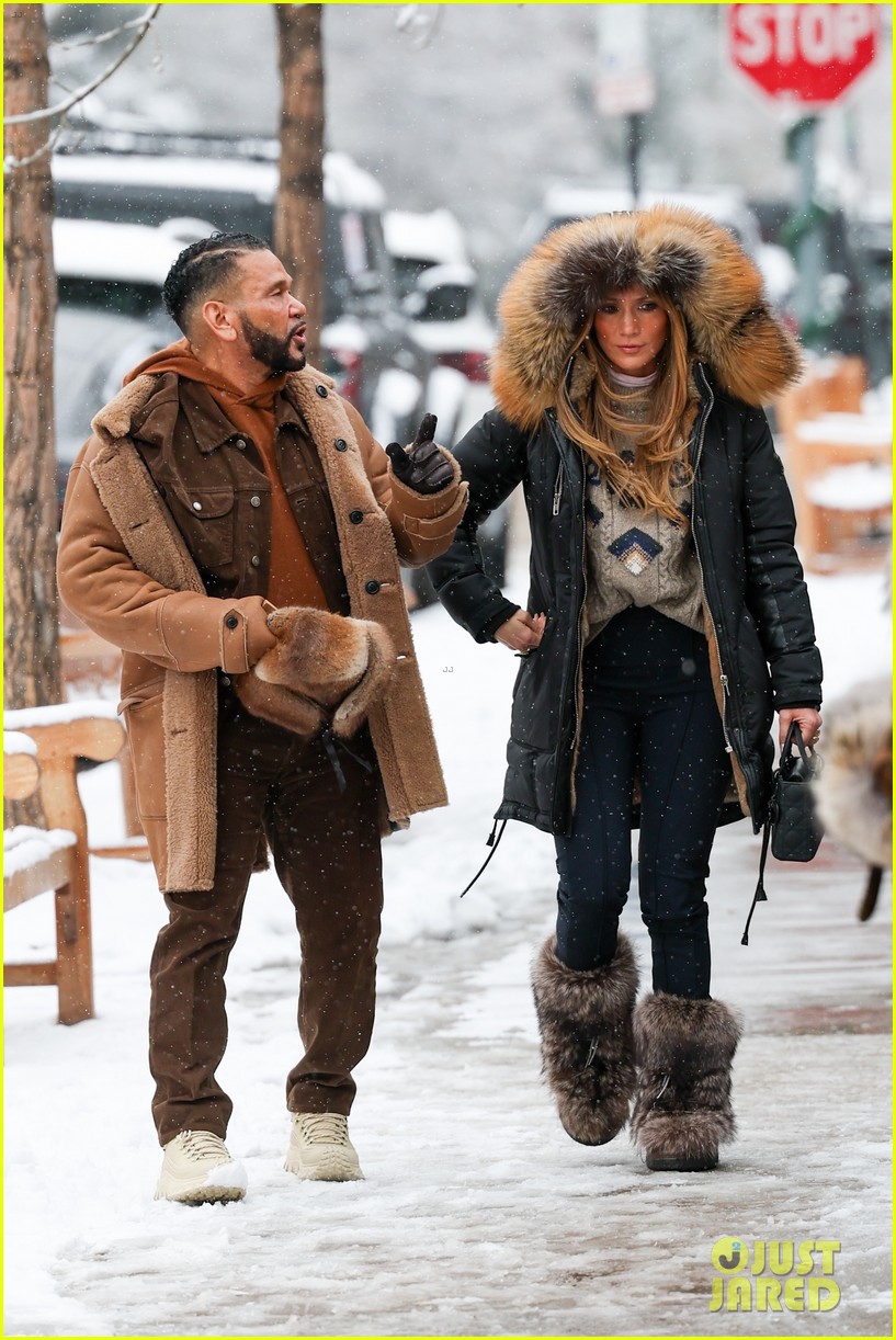 Jennifer Lopez Gives Inside Look at Christmas With Her Family!: Photo ...