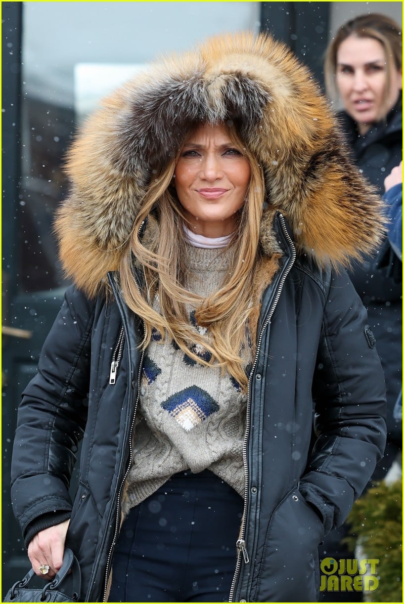 Photo: jennifer lopez christmas in aspen 06 | Photo 5110548 | Just ...