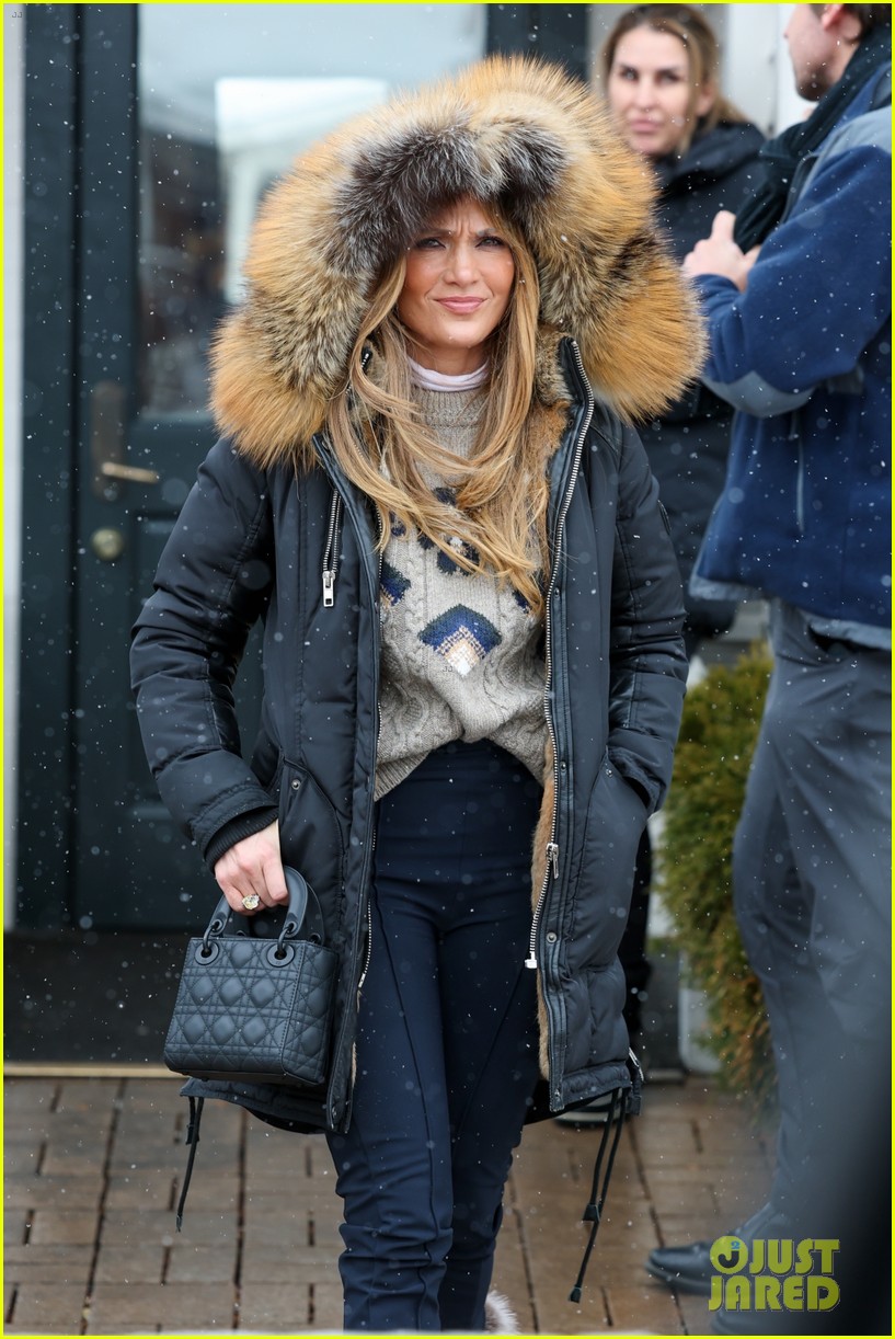 Jennifer Lopez Gives Inside Look at Christmas With Her Family!: Photo ...