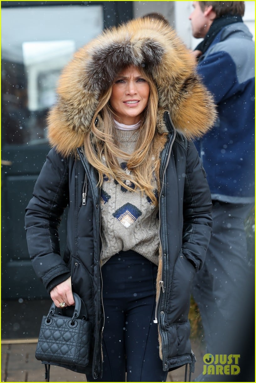 Jennifer Lopez Gives Inside Look at Christmas With Her Family!: Photo ...
