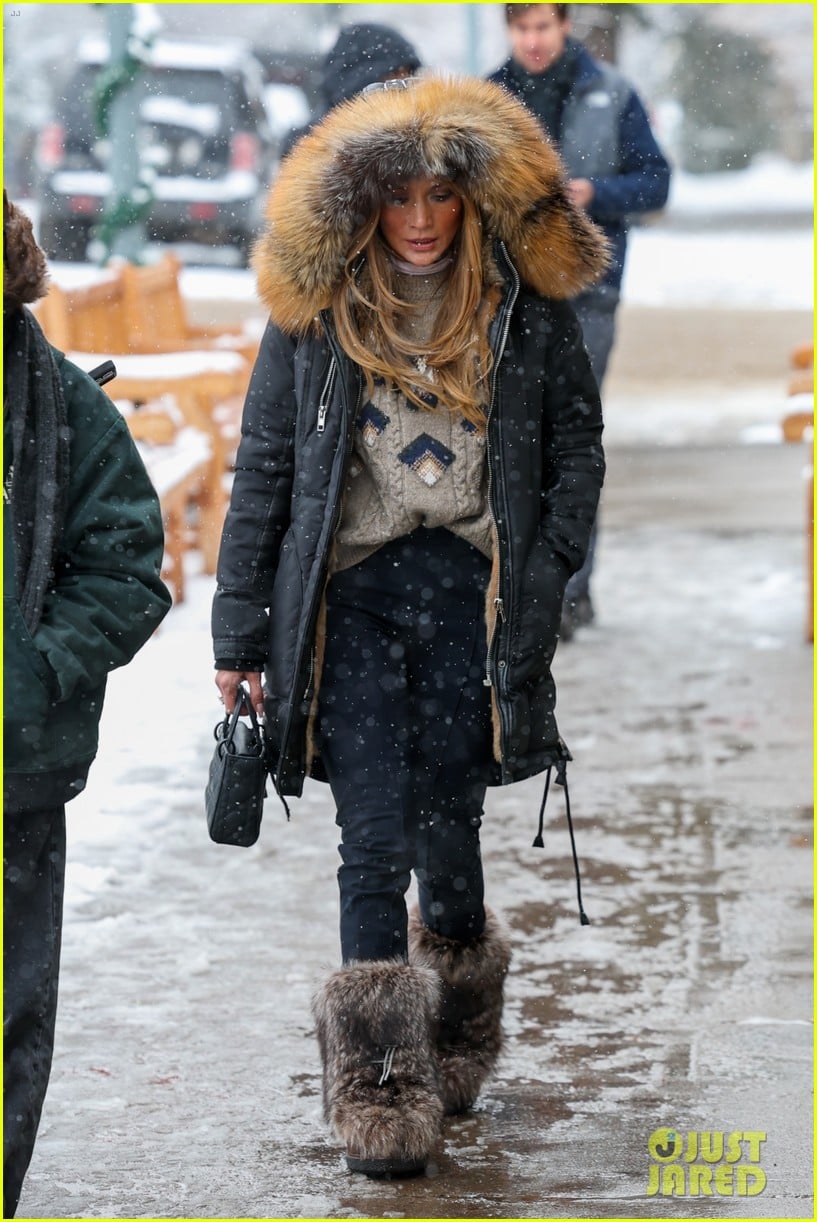 Photo: jennifer lopez christmas in aspen 21 | Photo 5110563 | Just ...