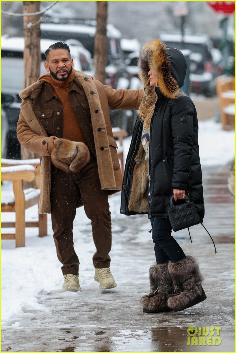 Jennifer Lopez Gives Inside Look at Christmas With Her Family!: Photo ...