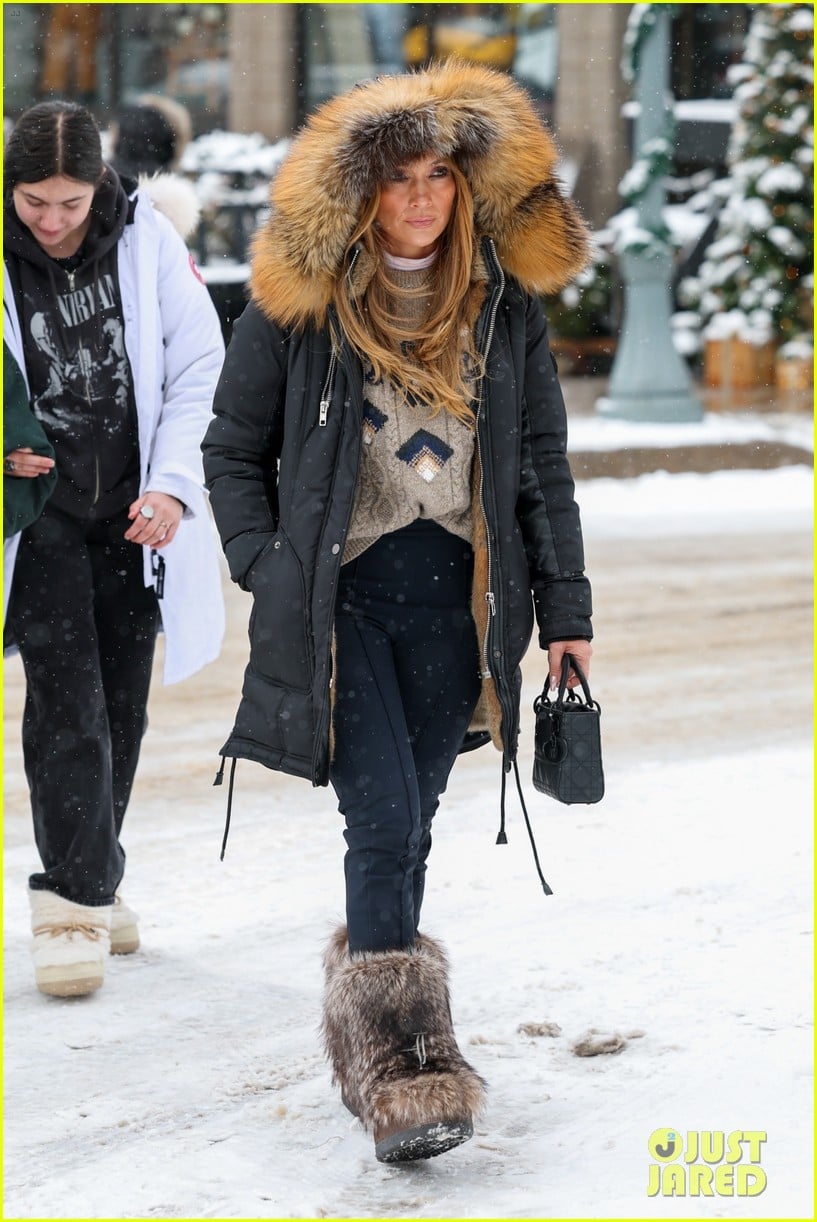 Jennifer Lopez Gives Inside Look at Christmas With Her Family!: Photo ...