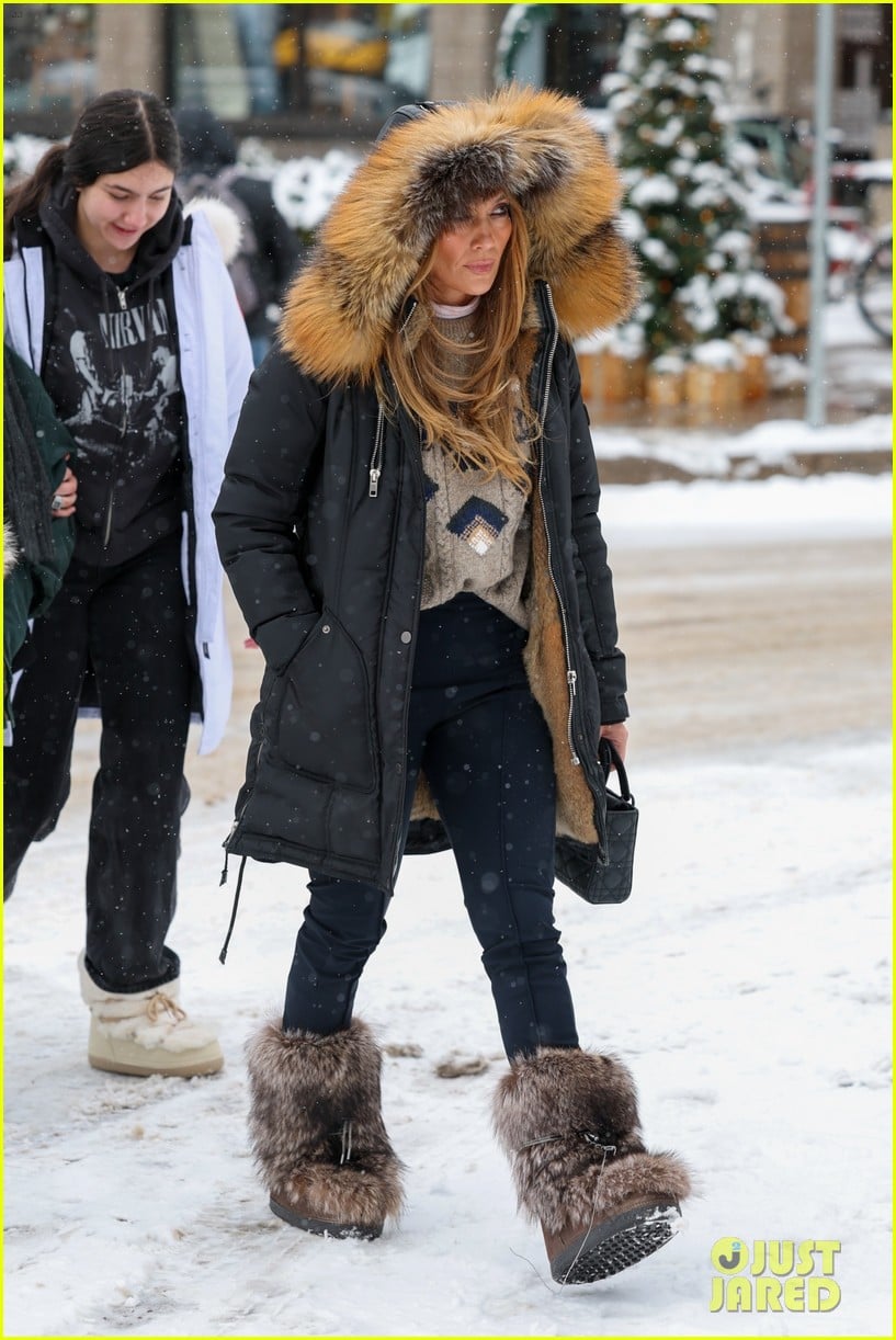 Jennifer Lopez Gives Inside Look at Christmas With Her Family!: Photo ...