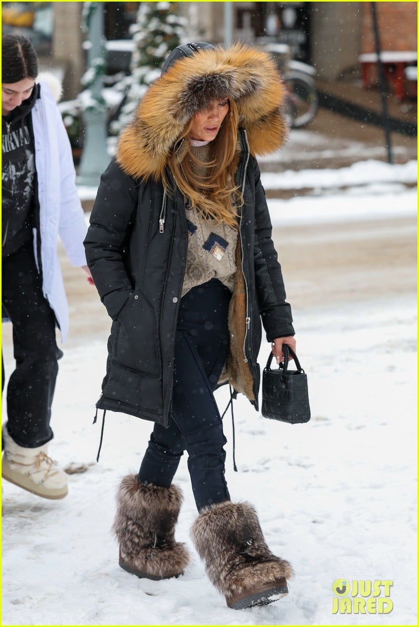 Jennifer Lopez Gives Inside Look at Christmas With Her Family!: Photo ...