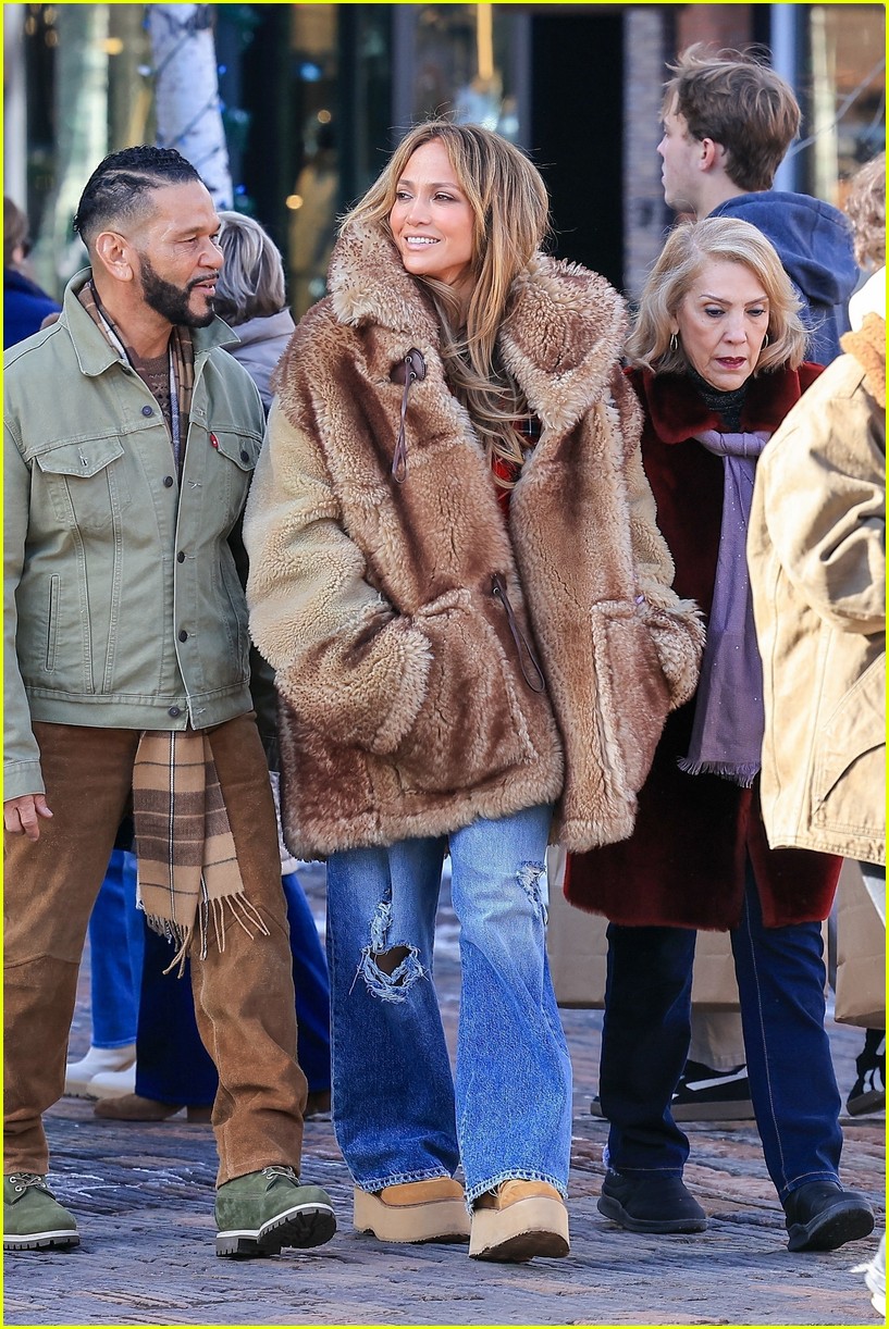 Photo: jennifer lopez mariah carey shopping aspen christmas eve 01 ...
