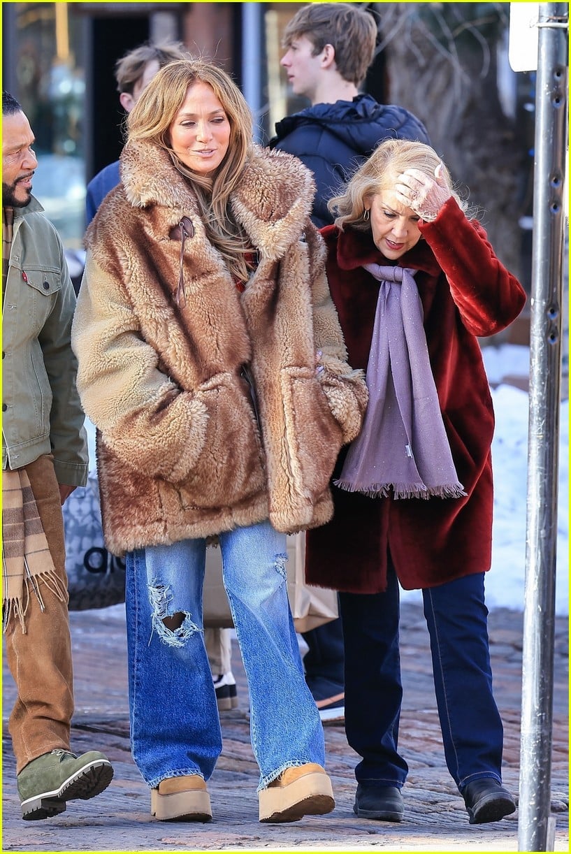 Photo: jennifer lopez mariah carey shopping aspen christmas eve 10 ...