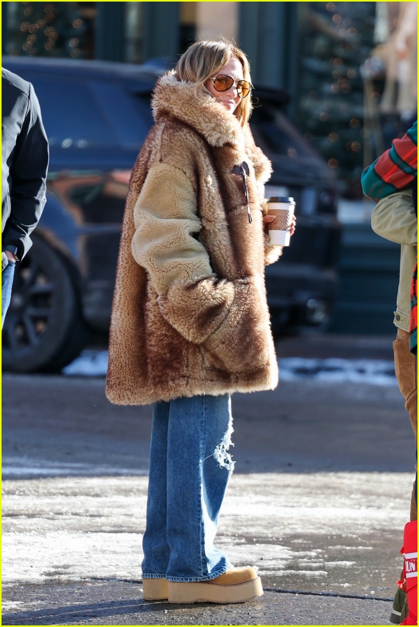 Photo: jennifer lopez mariah carey shopping aspen christmas eve 22 ...