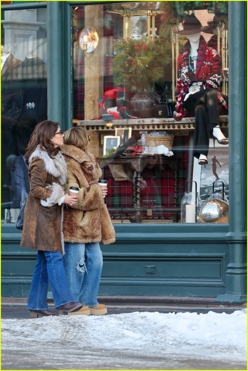 Photo: jennifer lopez mariah carey shopping aspen christmas eve 24 ...