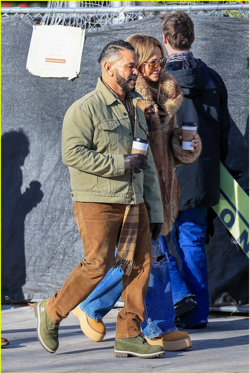 Photo: jennifer lopez mariah carey shopping aspen christmas eve 33 ...