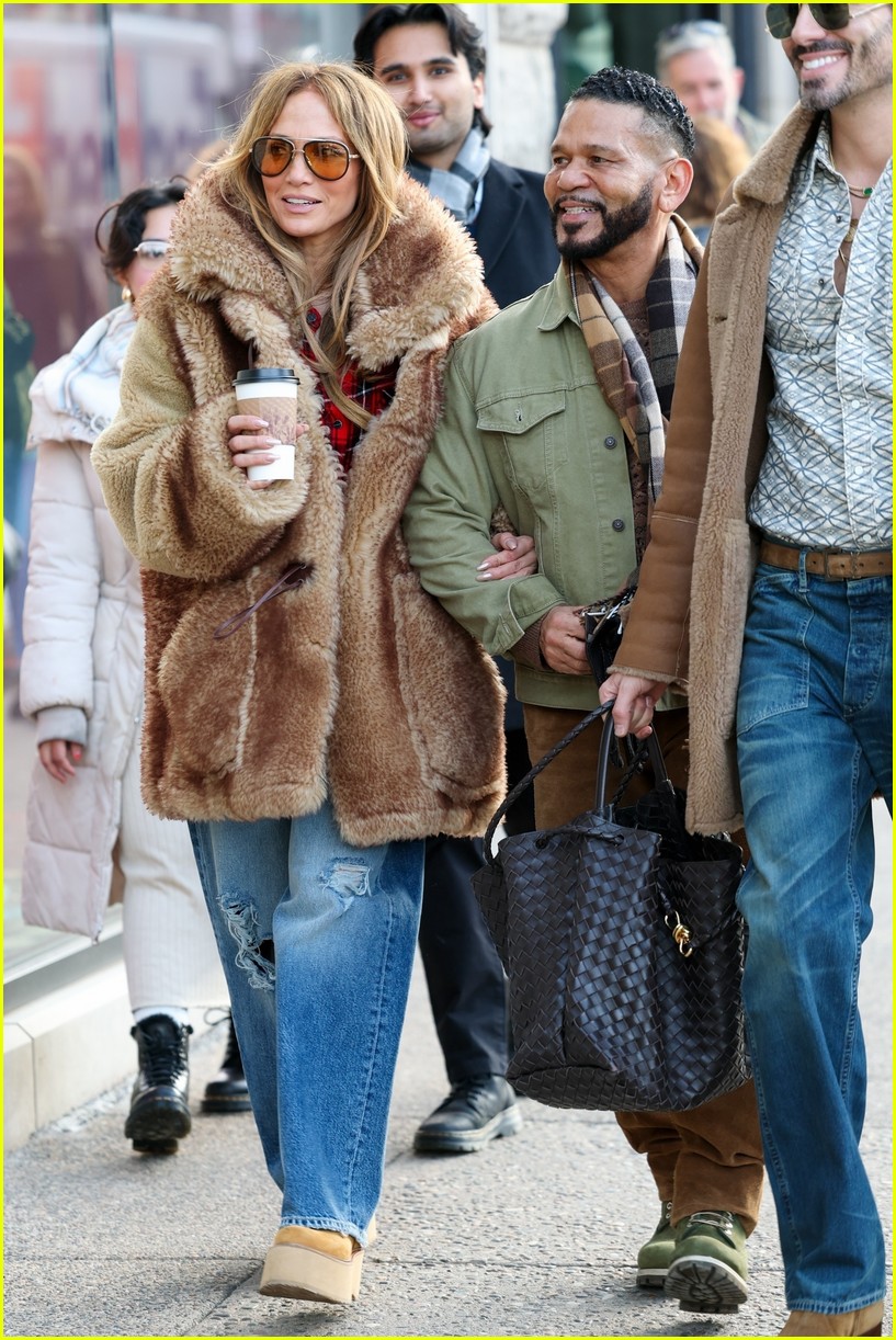 Photo: jennifer lopez mariah carey shopping aspen christmas eve 39 ...