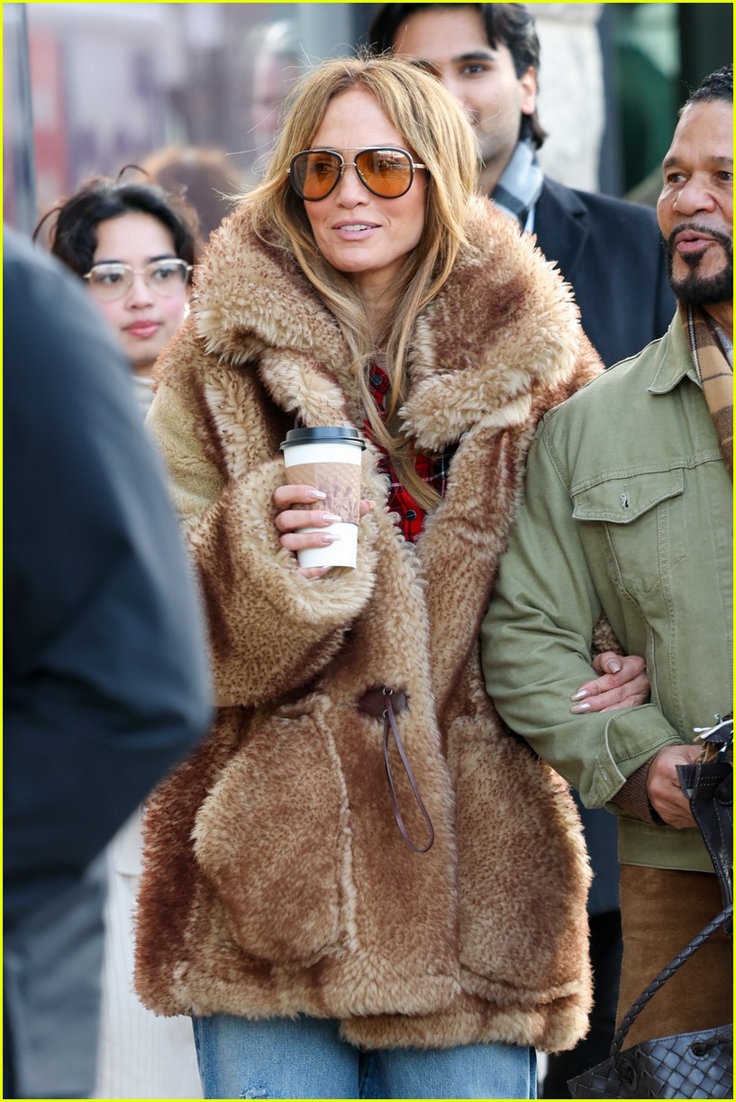 Photo: jennifer lopez mariah carey shopping aspen christmas eve 41 ...