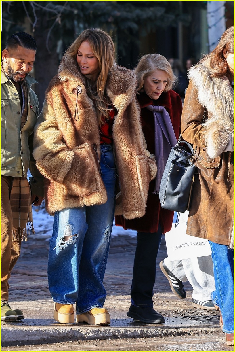 Photo: jennifer lopez mariah carey shopping aspen christmas eve 50 ...
