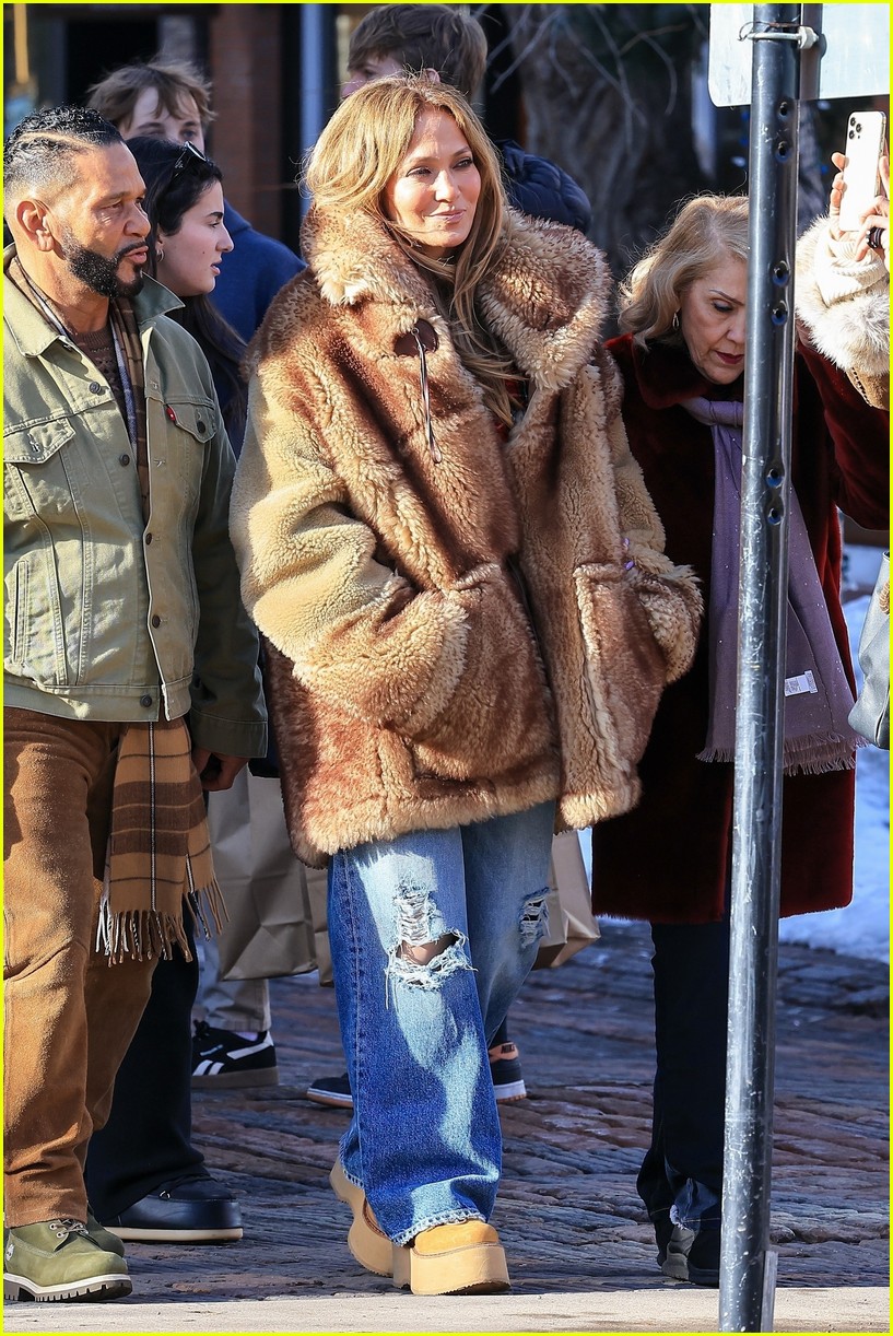 Photo: jennifer lopez mariah carey shopping aspen christmas eve 57 ...