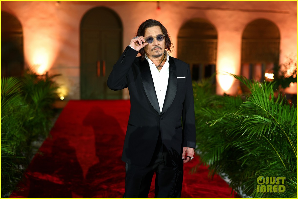 Johnny Depp Promotes His Movie 'Modi, Three Days on the Wings of ...