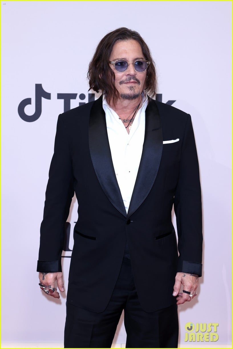 Johnny Depp Promotes His Movie 'Modi, Three Days on the Wings of ...