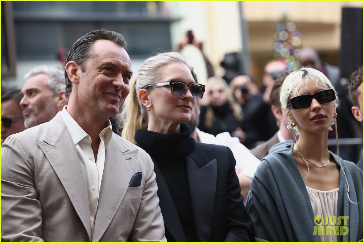 Jude Law Makes Rare Red Carpet Appearance With Daughter Iris & Son Raff ...