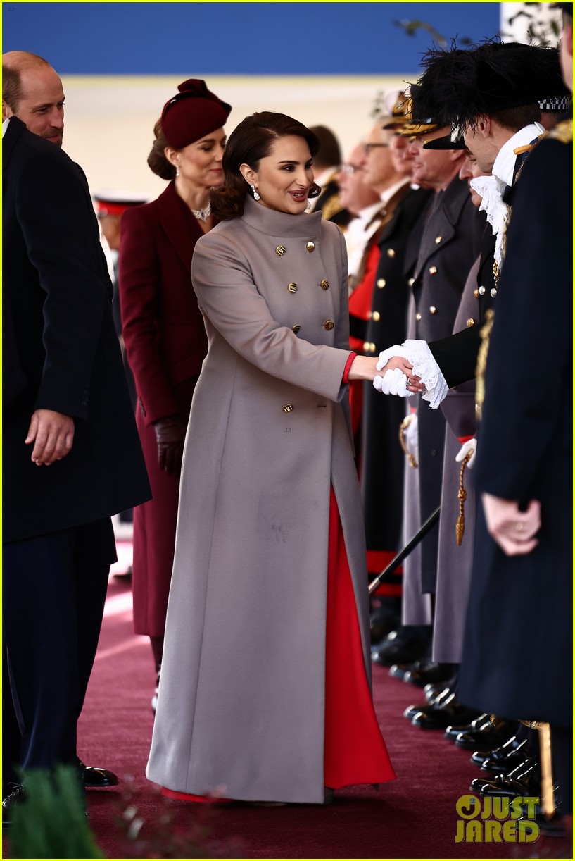 Kate Middleton Makes Rare Appearance with Prince William to Welcome ...