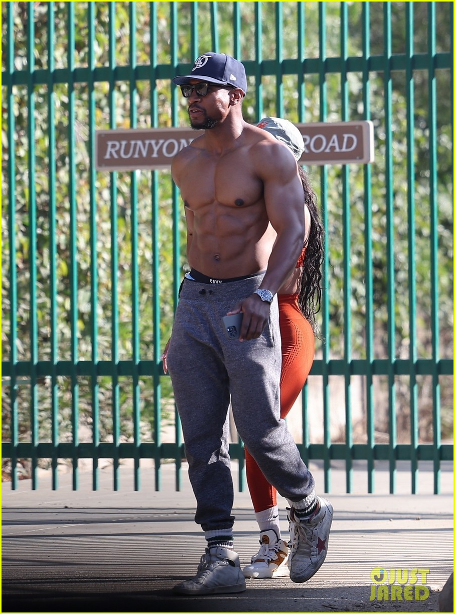 Jonathan Majors Goes Shirtless, Bares Ripped Body on Hike with Fiancee ...