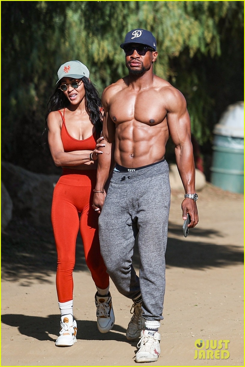 Jonathan Majors Goes Shirtless, Bares Ripped Body on Hike with Fiancee ...