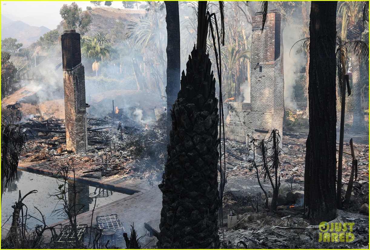Malibu Franklin Fire Prompts Evacuations, Many Celebrity Homes Under ...