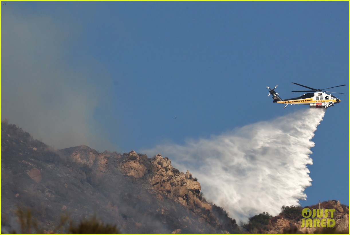Malibu Franklin Fire Prompts Evacuations, Many Celebrity Homes Under ...