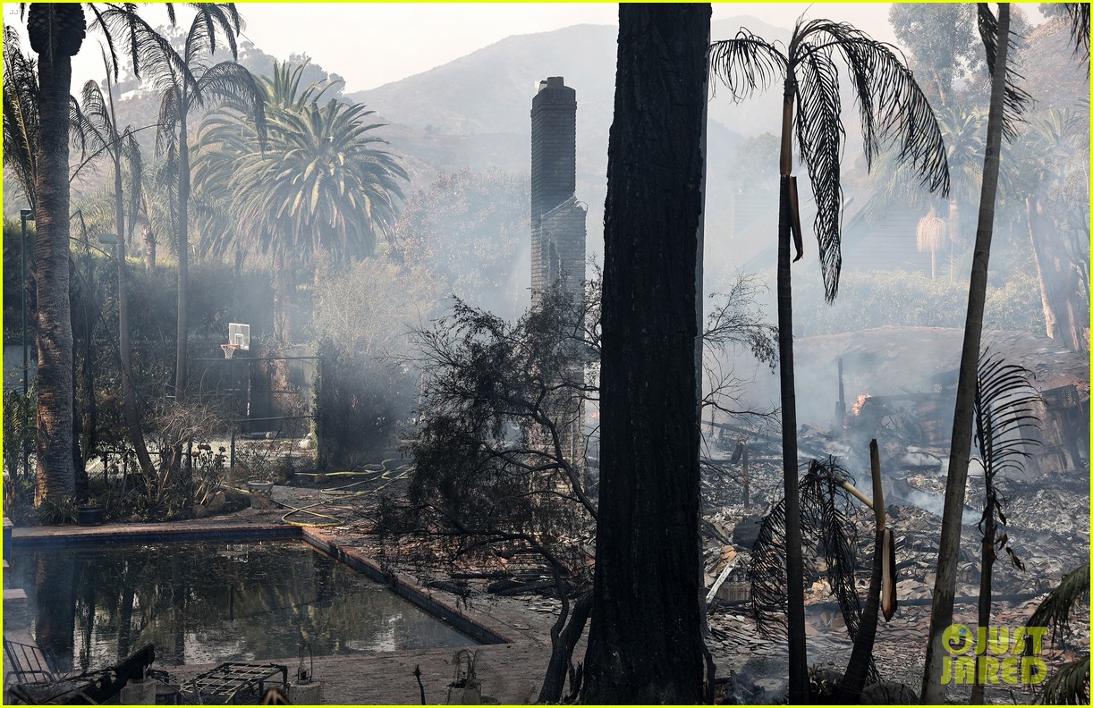 Malibu Franklin Fire Prompts Evacuations, Many Celebrity Homes Under ...