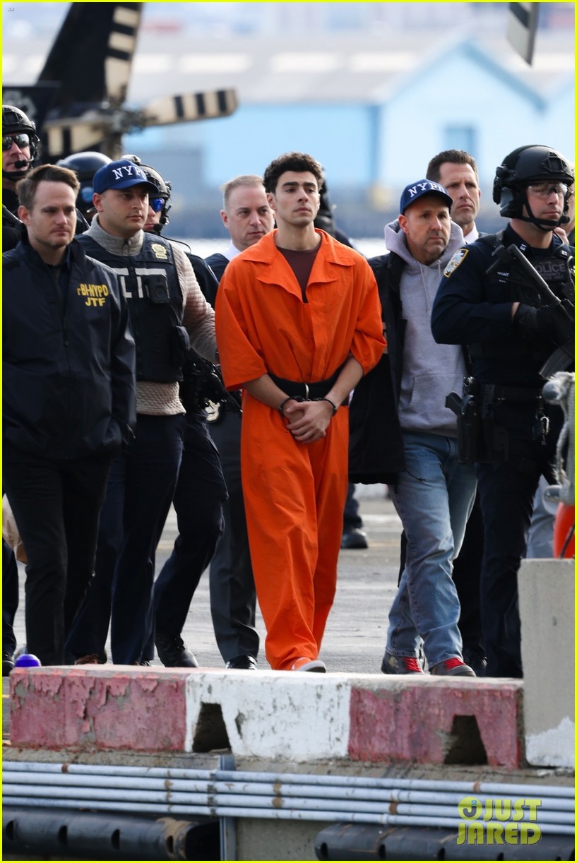 Luigi Mangione Extradited to New York City, Arrives Via Helicopter with ...