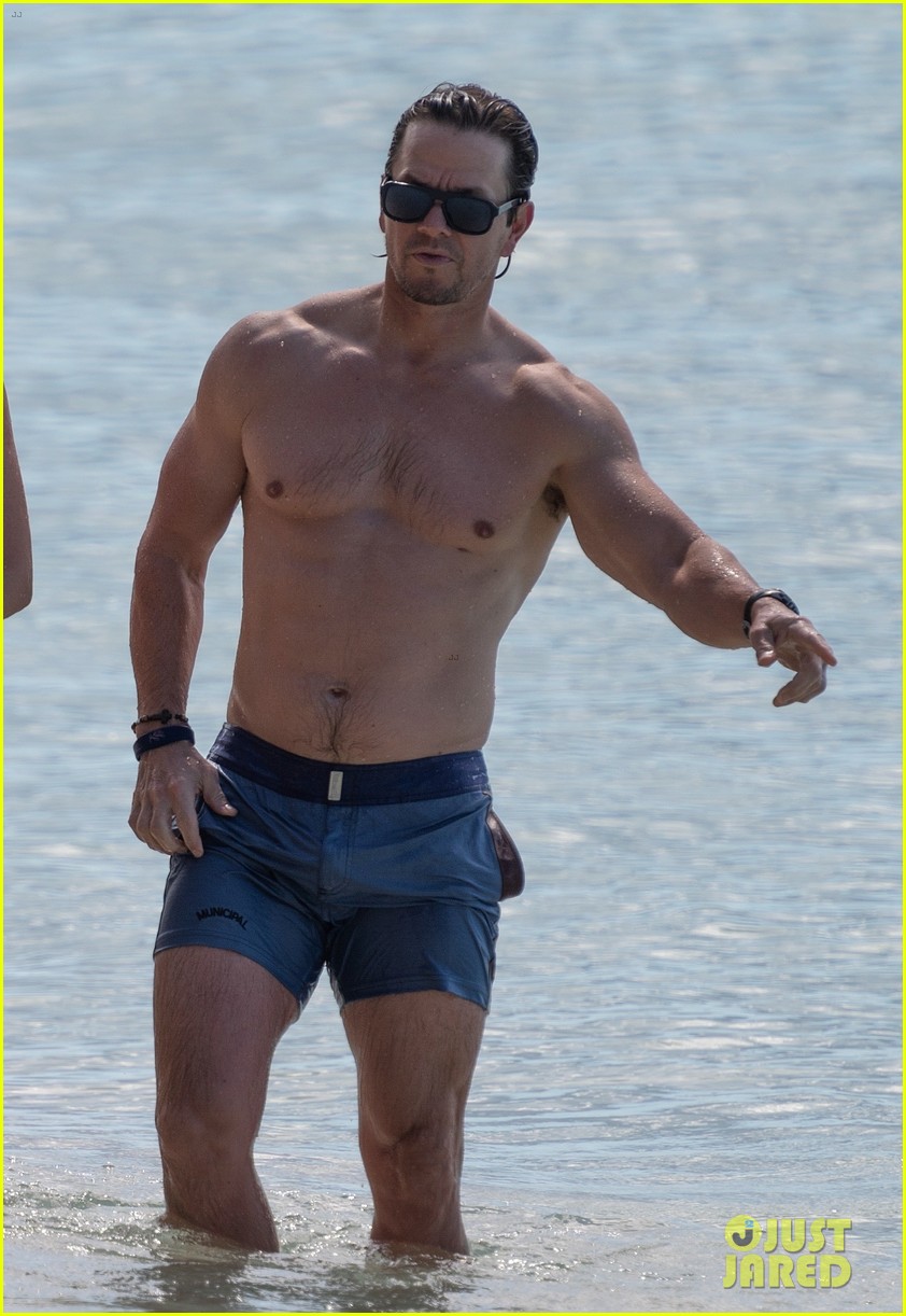 Mark Wahlberg Shows Off Ripped Shirtless Physique During Beach Day in ...