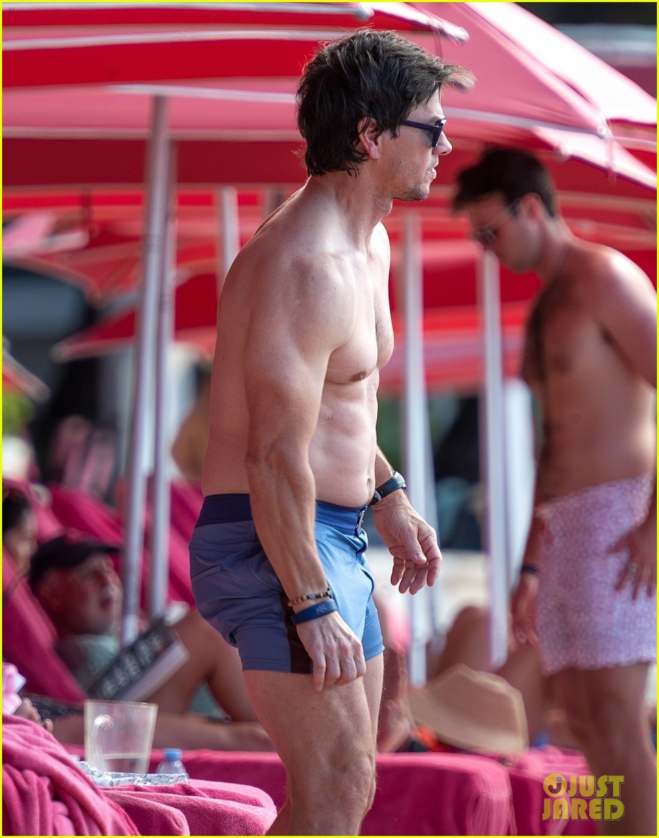 Mark Wahlberg Shows Off Ripped Shirtless Physique During Beach Day in Barbados: Photo 5110983 ...