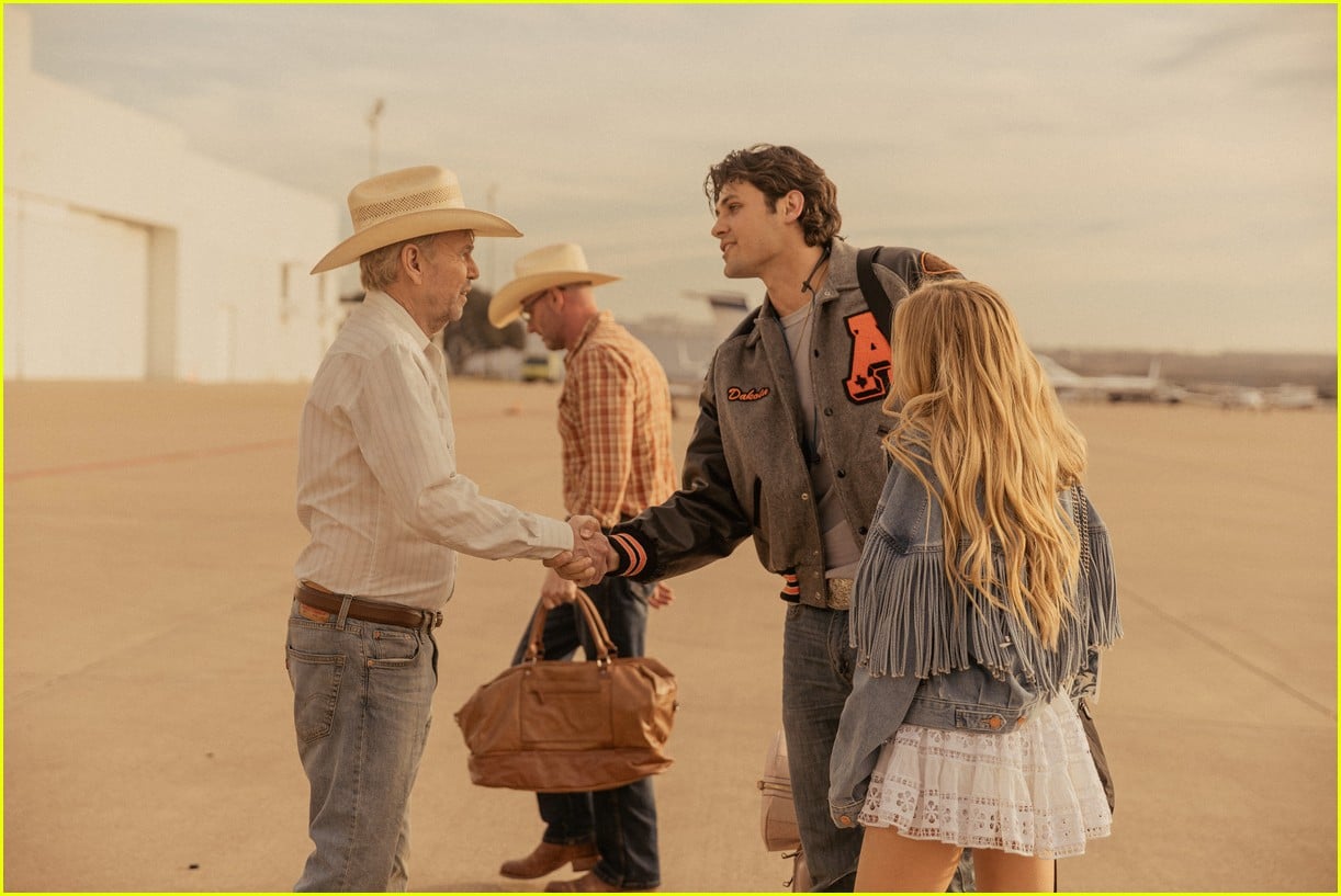 Landman's Michelle Randolph Reacts to TMI Father-Daughter Scene Going ...