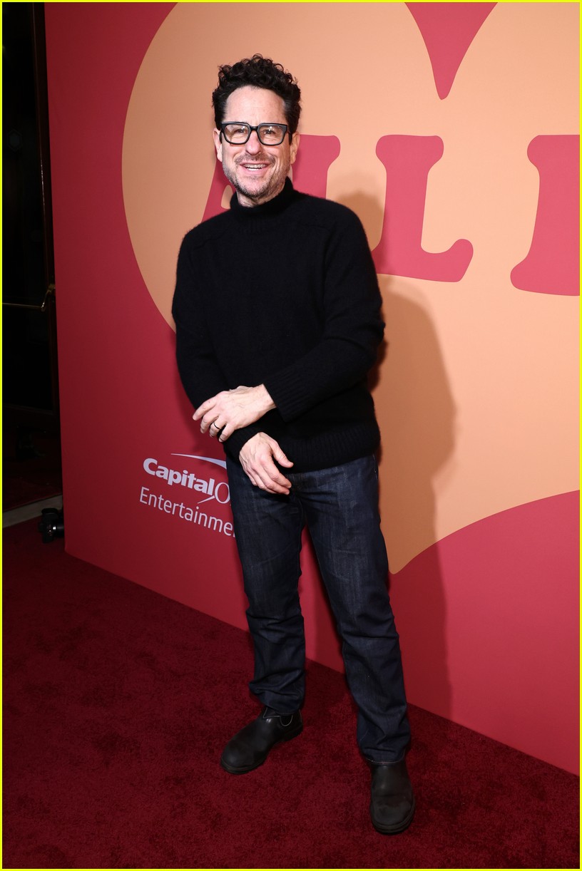 Olivia Munn Supports Husband John Mulaney at 'All In' Opening Night on ...