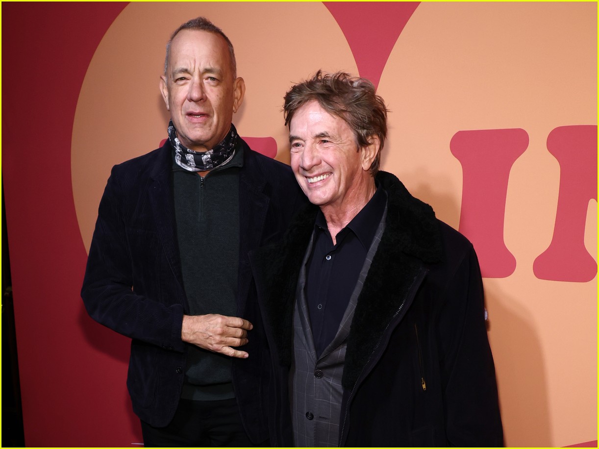 Olivia Munn Supports Husband John Mulaney at 'All In' Opening Night on ...