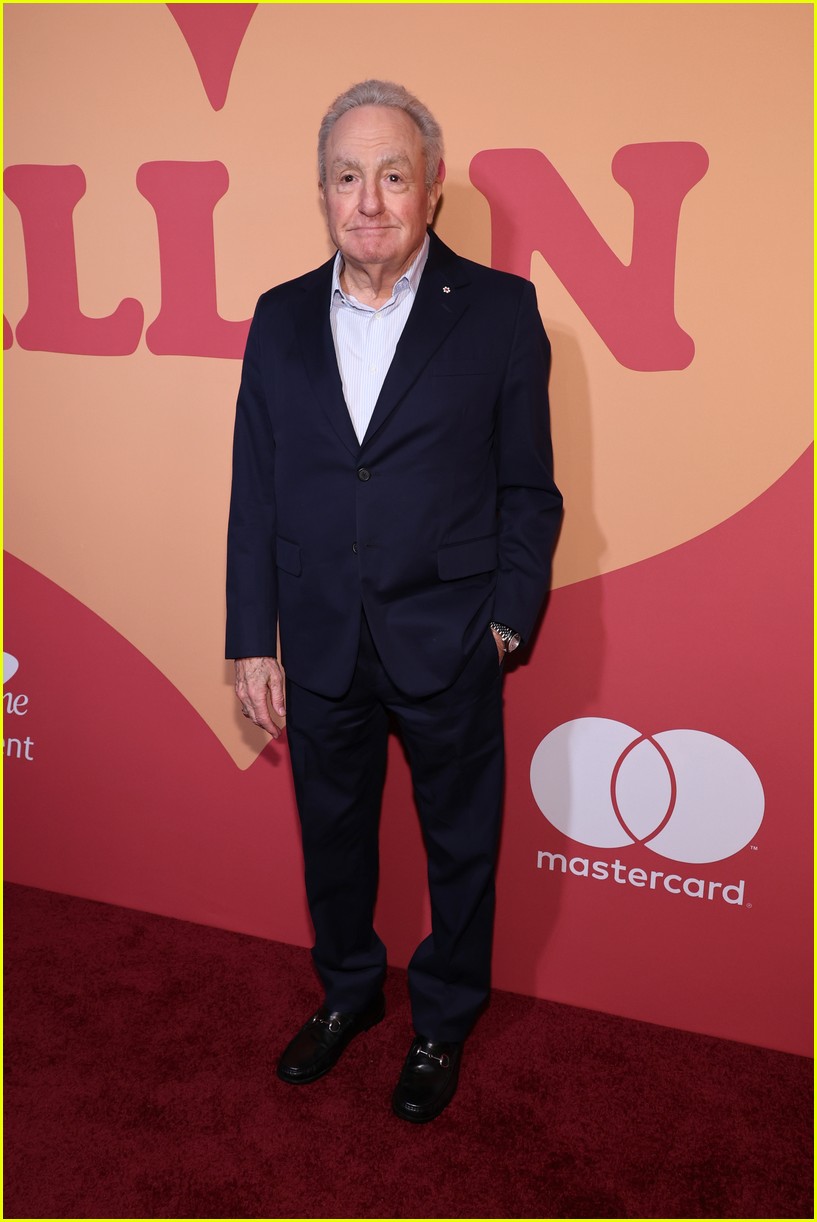 Olivia Munn Supports Husband John Mulaney at 'All In' Opening Night on ...