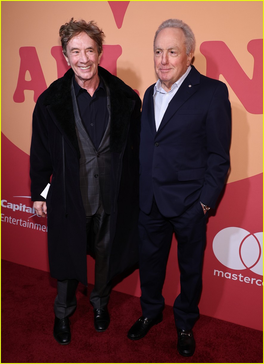 Olivia Munn Supports Husband John Mulaney at 'All In' Opening Night on ...