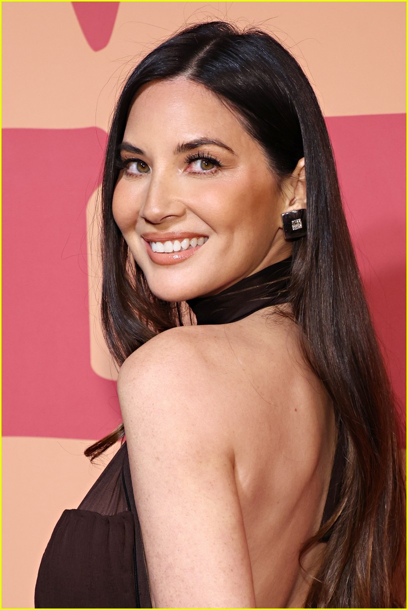 Olivia Munn Supports Husband John Mulaney at 'All In' Opening Night on ...