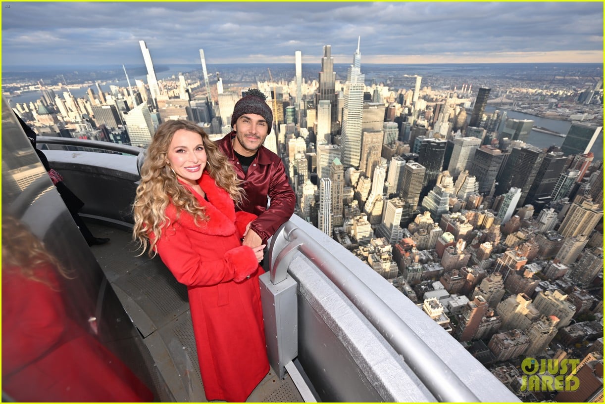 'Get Him Back for Christmas' Trailer: Alexa & Carlos PenaVega Reconnect ...