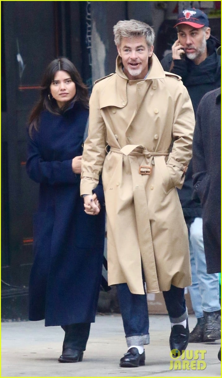 Chris Pine & Girlfriend Keana Sky Wenger Spotted Holding Hands During NYC Stroll: Photo 5105508 ...