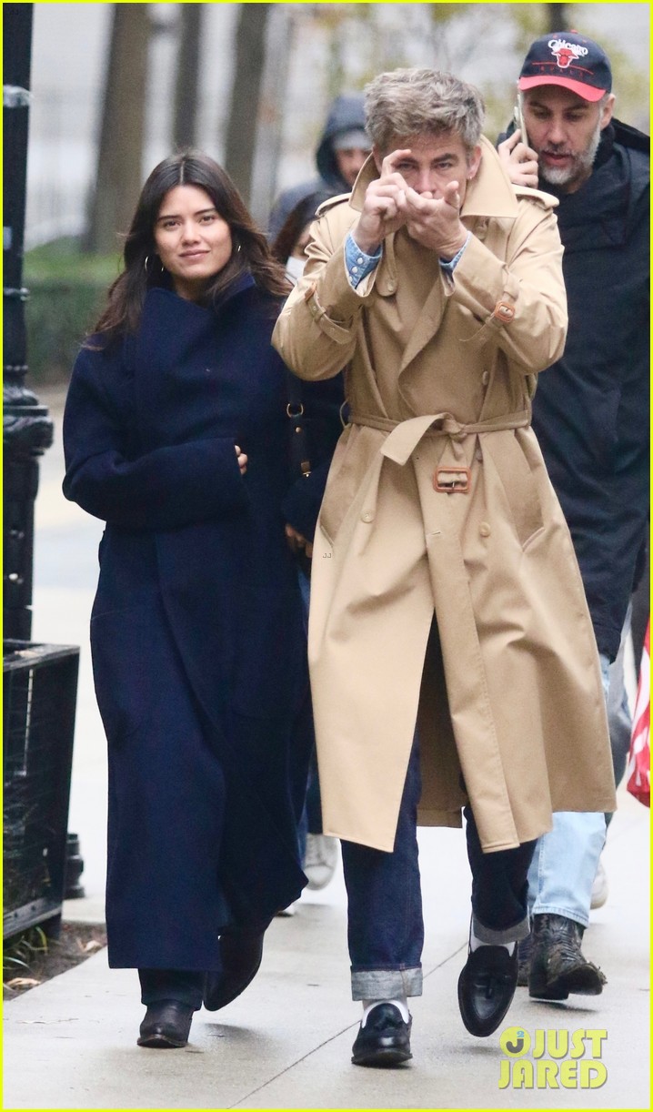 Chris Pine & Girlfriend Keana Sky Wenger Spotted Holding Hands During NYC Stroll: Photo 5105532 ...