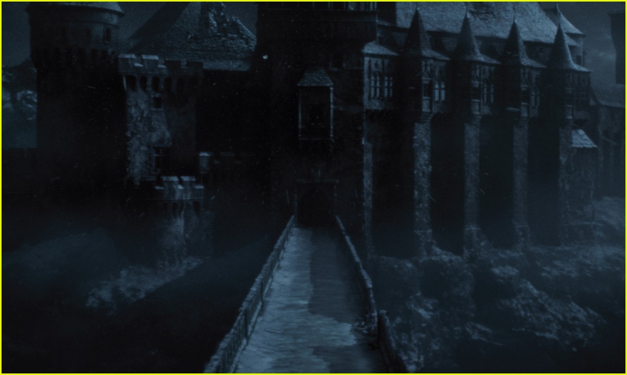 Are the Rats Real in 'Nosferatu'? Emma Corrin Shares Video Covered In ...