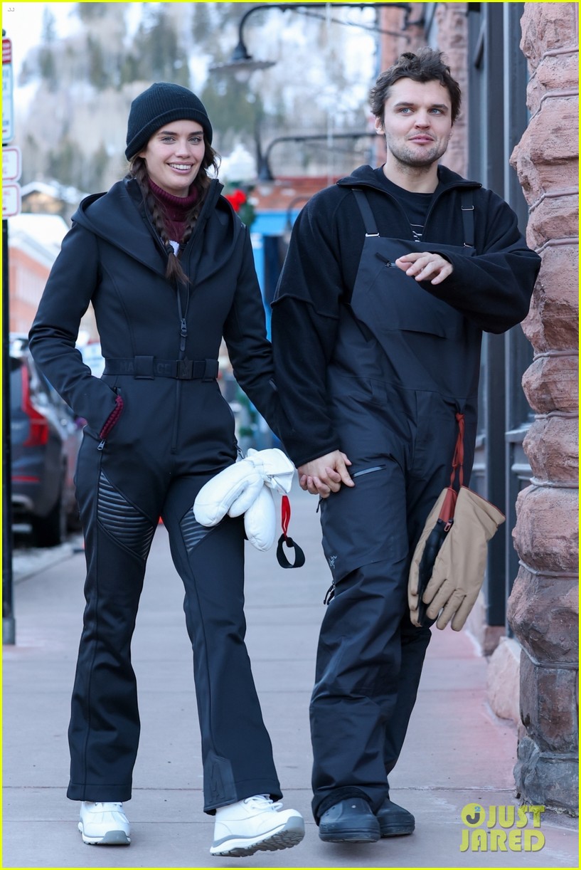 'Smile 2' Actor Ray Nicholson & Girlfriend Sara Sampaio Hold Hands ...