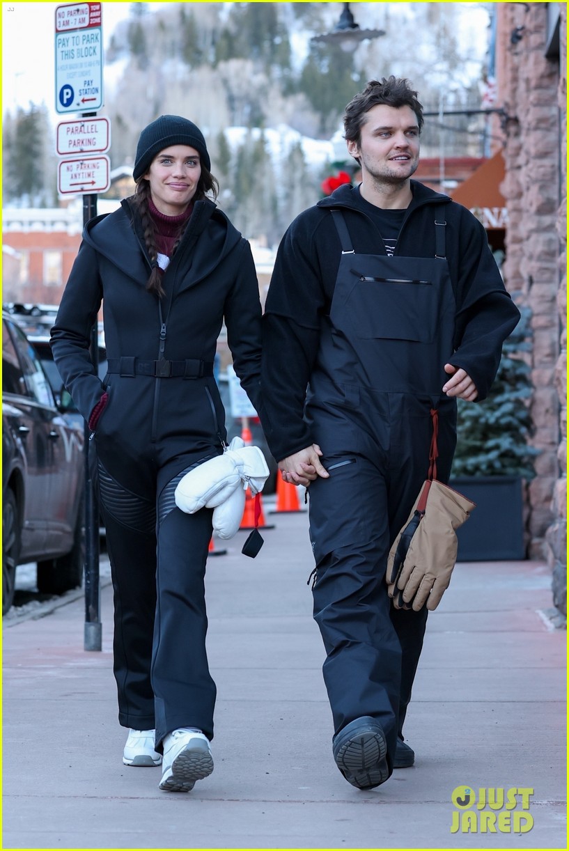 'Smile 2' Actor Ray Nicholson & Girlfriend Sara Sampaio Hold Hands ...