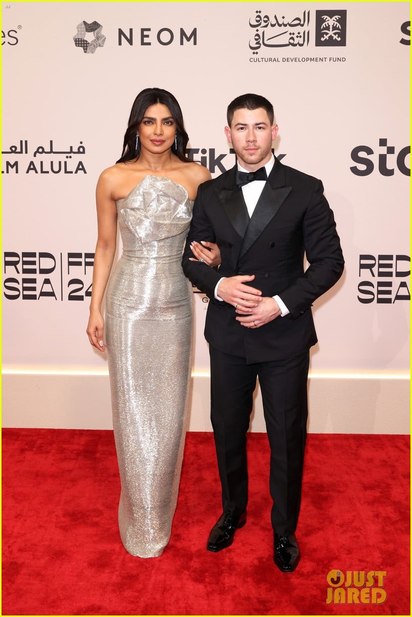 Photo: stars at closing ceremony of red sea film festival 44 | Photo ...